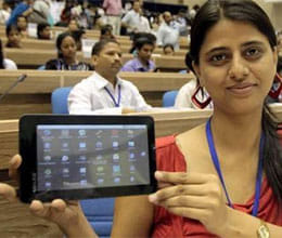 मात्र 2276 रुपए में आपके हाथ में होगा नया आकाश - Akash Tab Next Version ...