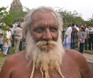 ओम बाबा पहले भी एक किले में करवा चुके हैं खुदाई - Om Baba Have Had ...