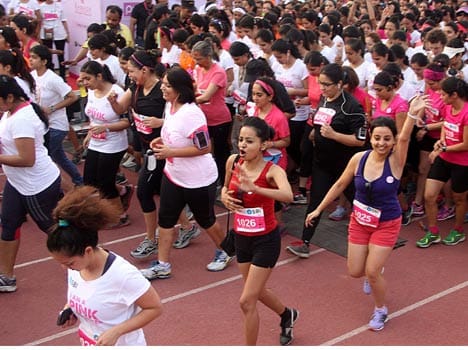 तस्वीरों में देखें कैसे गुलाबी हुई राजधानी - Pink Marathon 2014 New ...