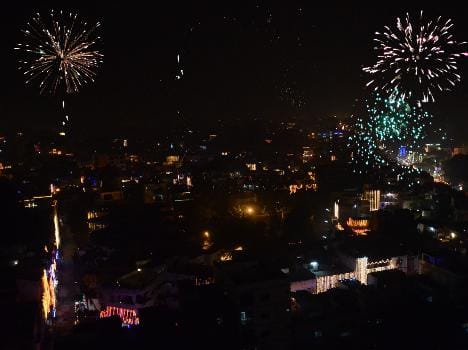 Diwali:जब रोशनी में सराबोर हुआ नवाबों का शहर - Diwali Celebration In ...