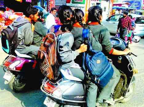 तस्वीरों में देखिए, ट्रिपल राइडिंग भी करती हैं 'मर्दानी' - Triple ...