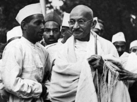 गोडसे ने आखिर गांधी की हत्या क्यों की? - Devdas Gandhi Told About The ...