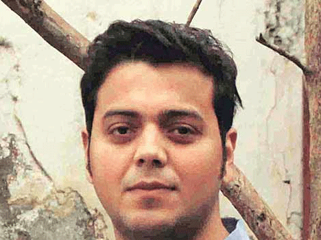 जानिए, स्मृति ईरानी को मुश्किल में डालने वाले अहमर खान को - I Am Not A ...