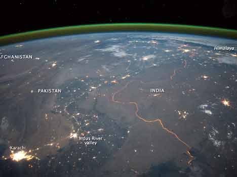 जिसके लिए जारी है जंग, नासा ने ली सरहद की अद्भुत तस्वीरें - India ...