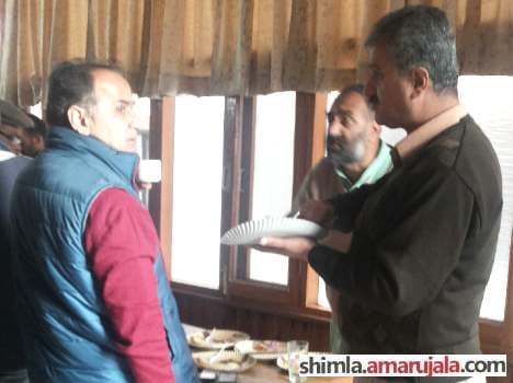 गजब का ड्रामा:आए थे मीटिंग में, हंगामा कर खाते रहे चन्ने भटूरे - Drama ...