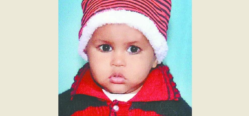 घर के सामने हुआ हादसा, नाली में गिरने से सवा साल के यश की मौत - Small ...