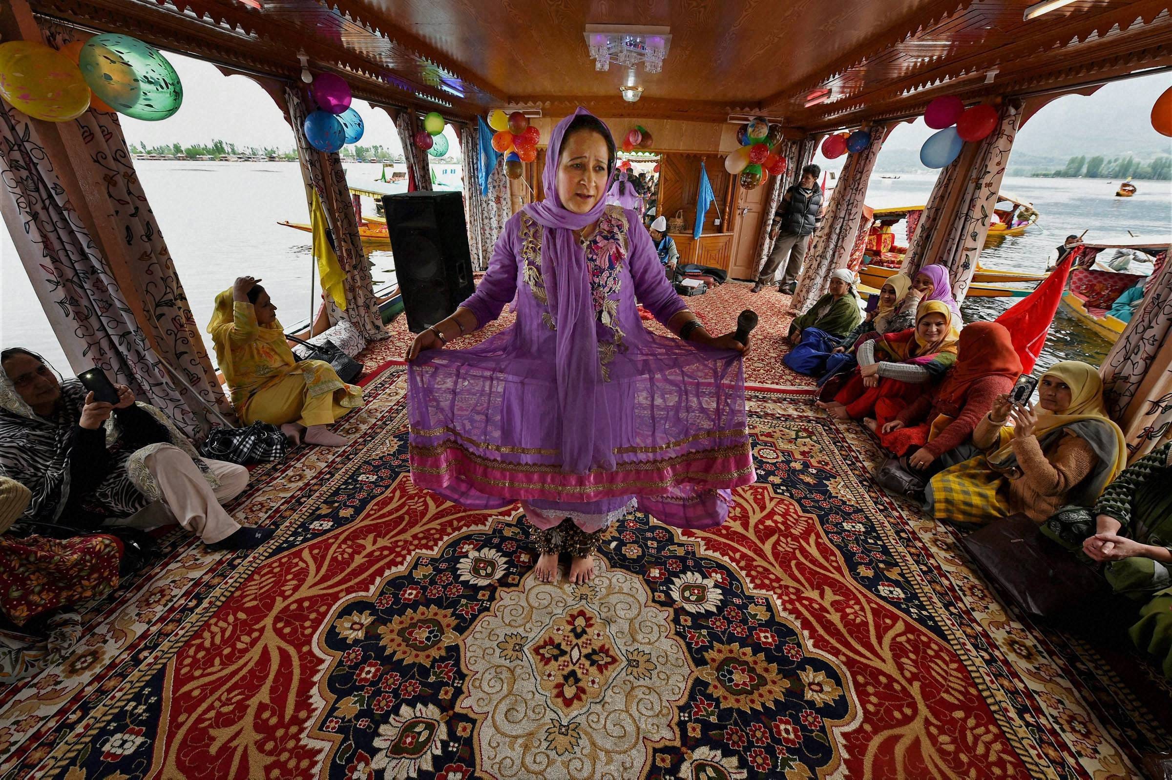 Pics:श्रीनगर में हुए शिकारा फेस्टिवल ने पर्यटकों का मन मोहा - Srinagar ...