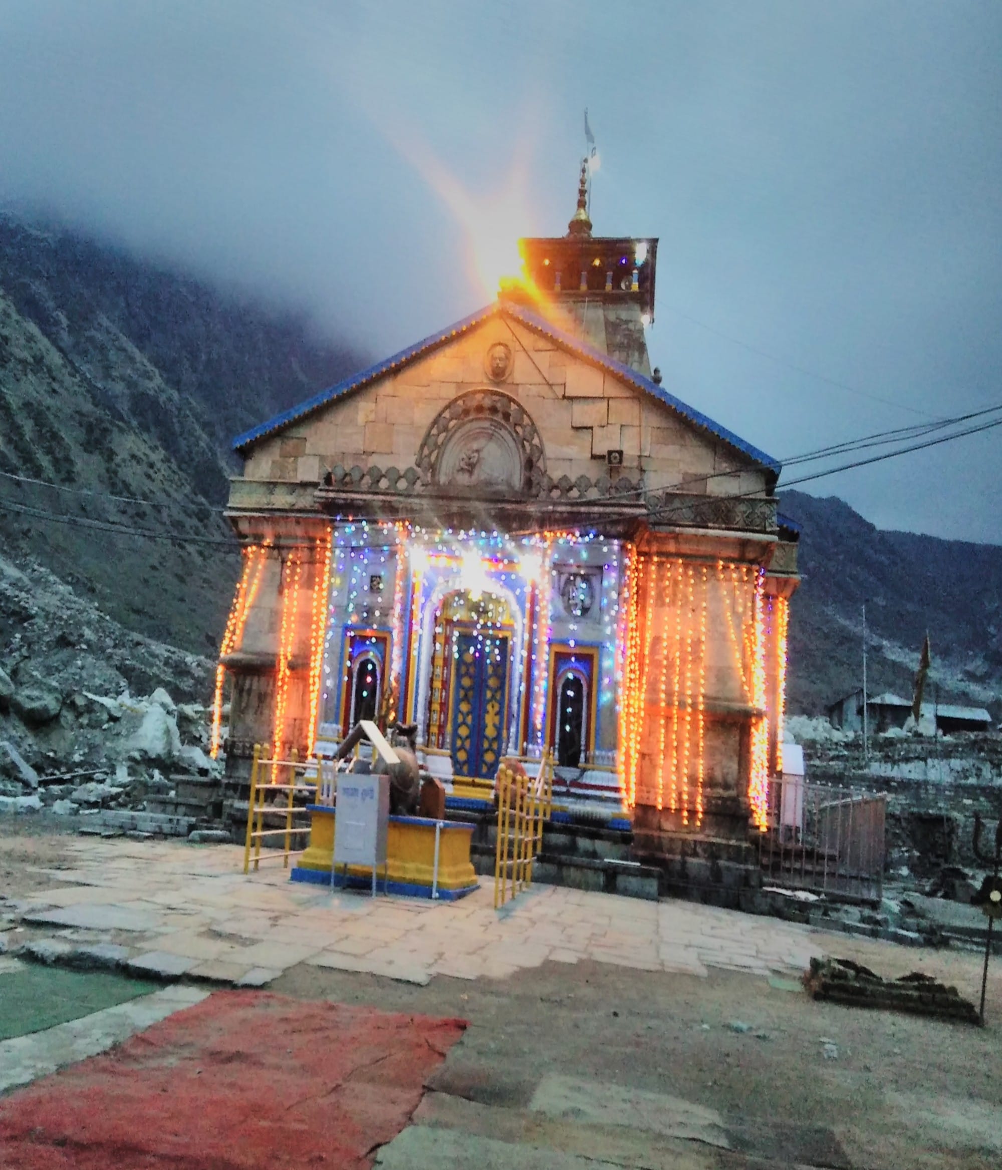 धाम में विराजने चले बाबा केदारनाथ, देखिए कैसे जा रही बाबा की डोली ...