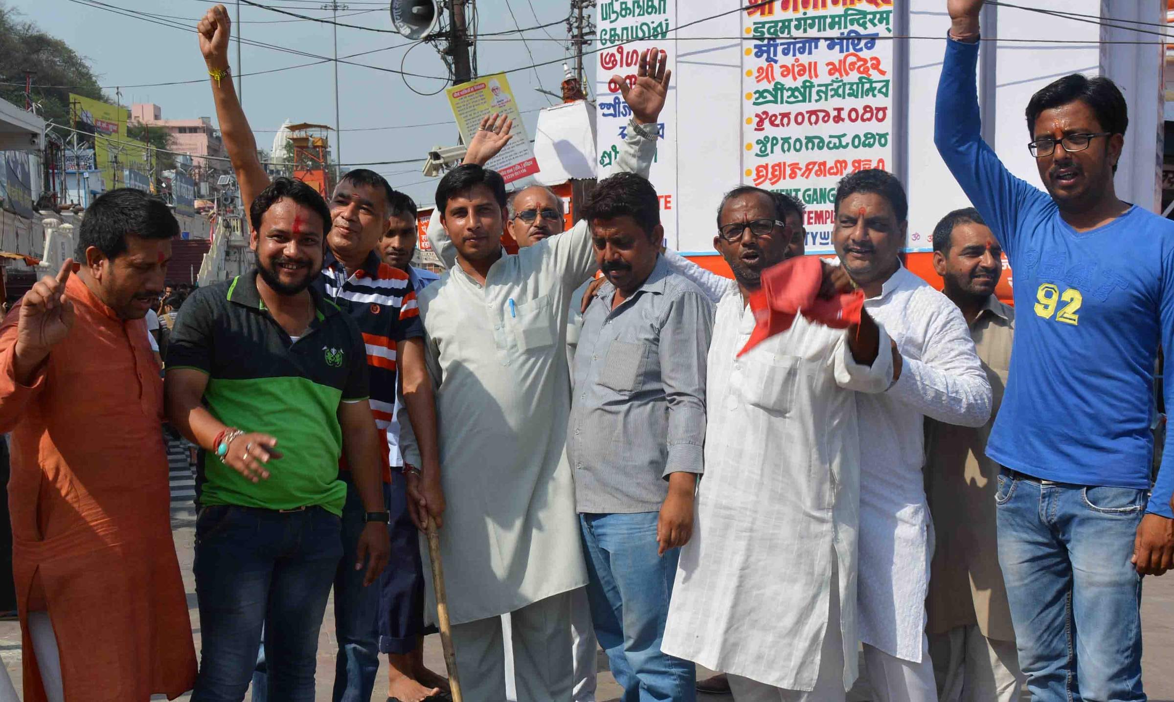 Tarun Vijay's Comments Sparked Tirth Purohit - Amar Ujala Hindi News ...