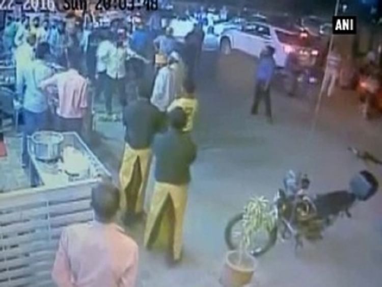 Caught On Camera: Clash Between Two Groups In A Dhaba - Amar Ujala ...