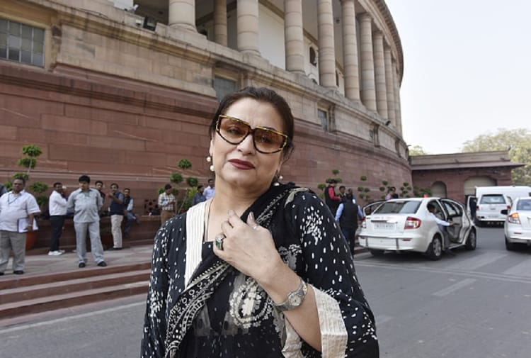 पाकिस्तान मूल की मशहूर गायिका सलमा आगा को मिलेगा स्थायी भारतीय वीजा ...