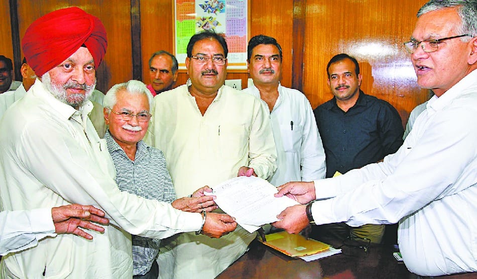 हरियाणा से आरके आनंद ने भरा राज्यसभा के लिए नामांकन - Rk Anand ...