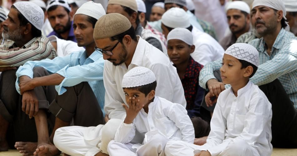 दोस्ती को सलामः 20 मुस्लिम परिवारों के लिए गांव में हिन्दू बना रहे हैं ...