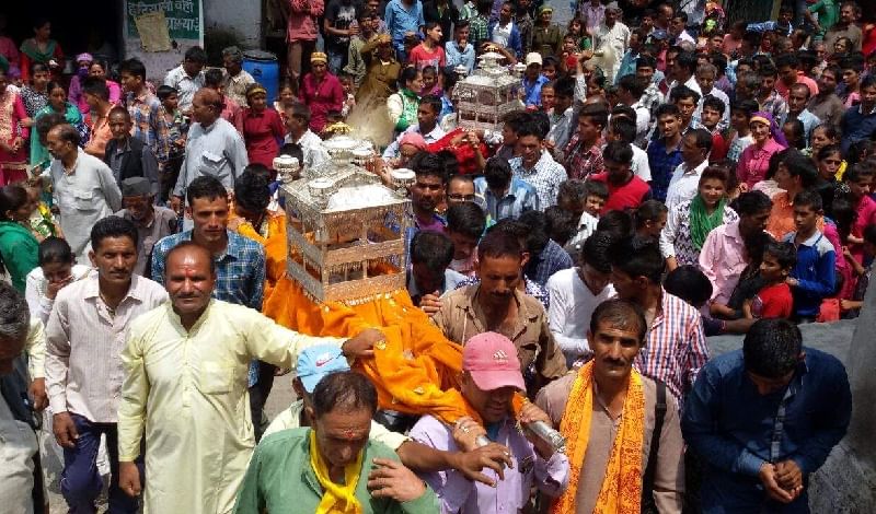 देवभूमि के गांव की इस नई परंपरा के आगे हारी रुढ़ियां - Lord Palki ...