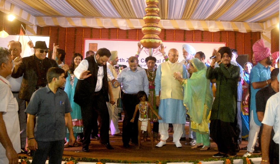 प्रशासक और राज्यपाल सोलंकी ने कलाकारों के साथ मनाया जन्मदिन ...