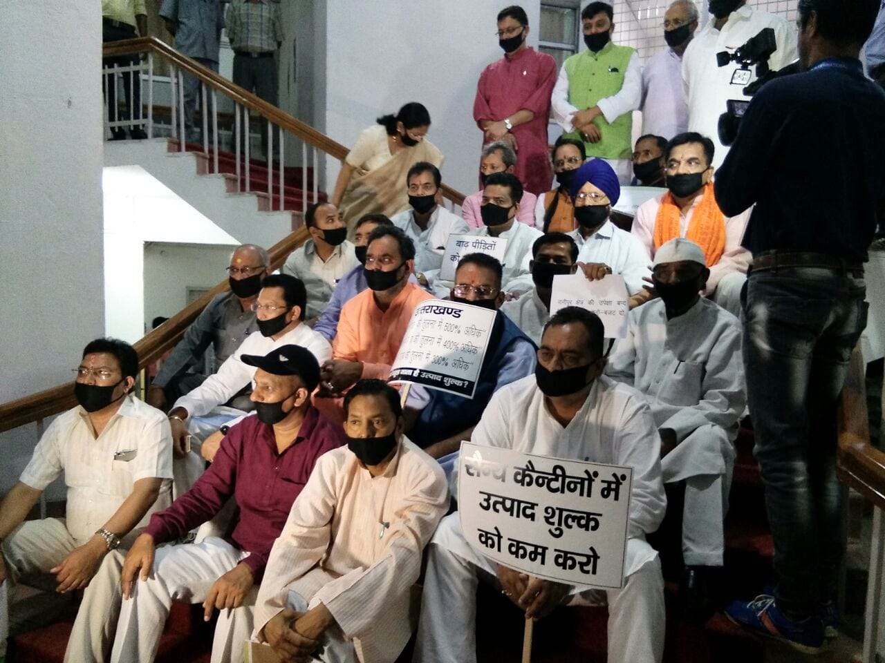 उत्तराखंडः सदन के दूसरे दिन बगैर विपक्ष के चली कार्यवाही, Bjp ने किया बहिष्कार - Second Day Of ...