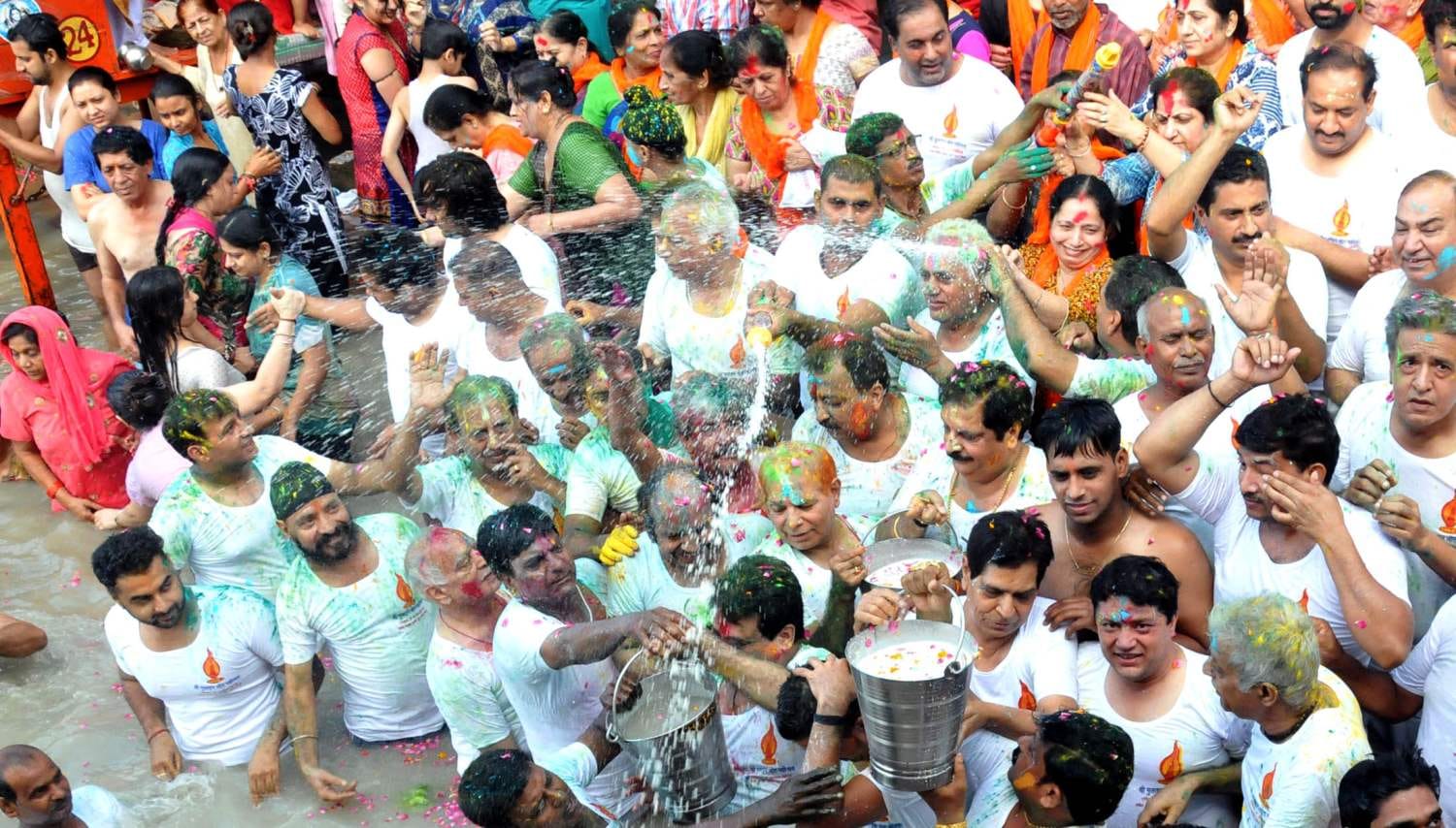 दिन में होली, रात को दिवाली, तस्वीरों में देखें अनोखा उत्सव - Multan ...