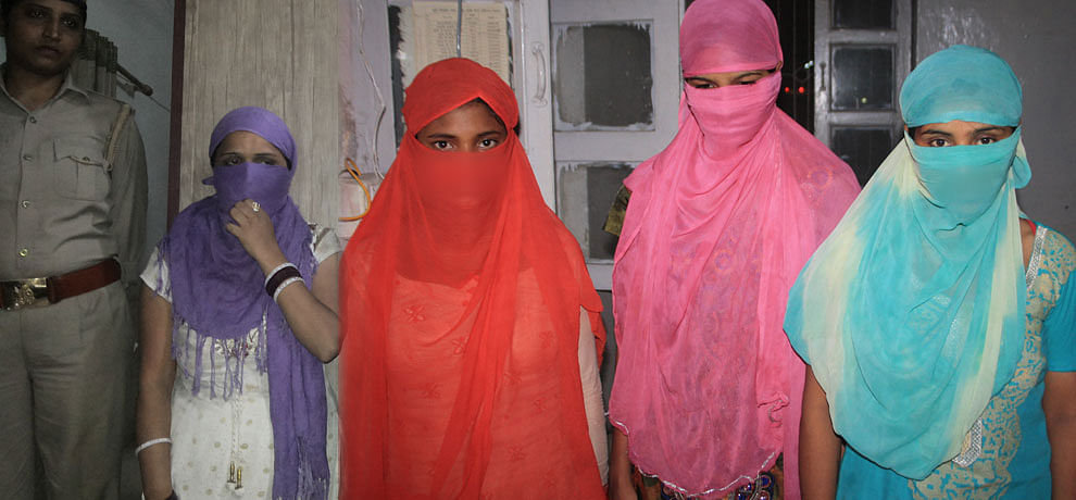 घर में सास व बहू करती थी गंदा काम नजारा देख पुलिस के उड़े होश Sex