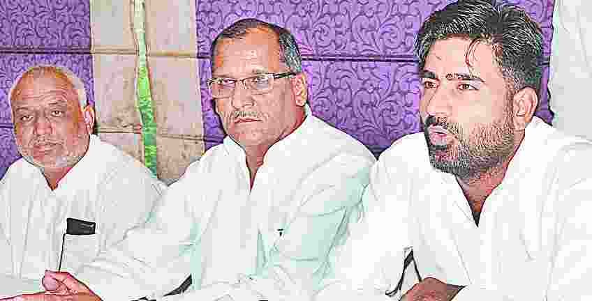 माहौल बिगाड़ना चाहते हैं सरधना विधायकः अतुल - Atul Pradhan Ne Press ...