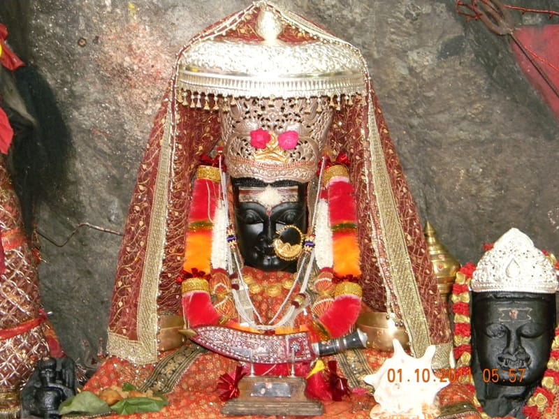 देवभूमि के इस मंदिर में चेहरे बदलती है देवी मां की मूर्ति - Goddess ...