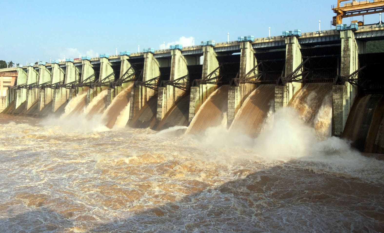 12 People Trapped As 50 Thousand Cusecs Water Released From Matatila ...