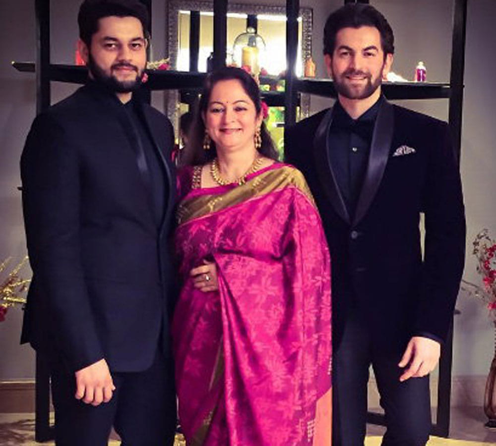 Nitin Mukesh Mother