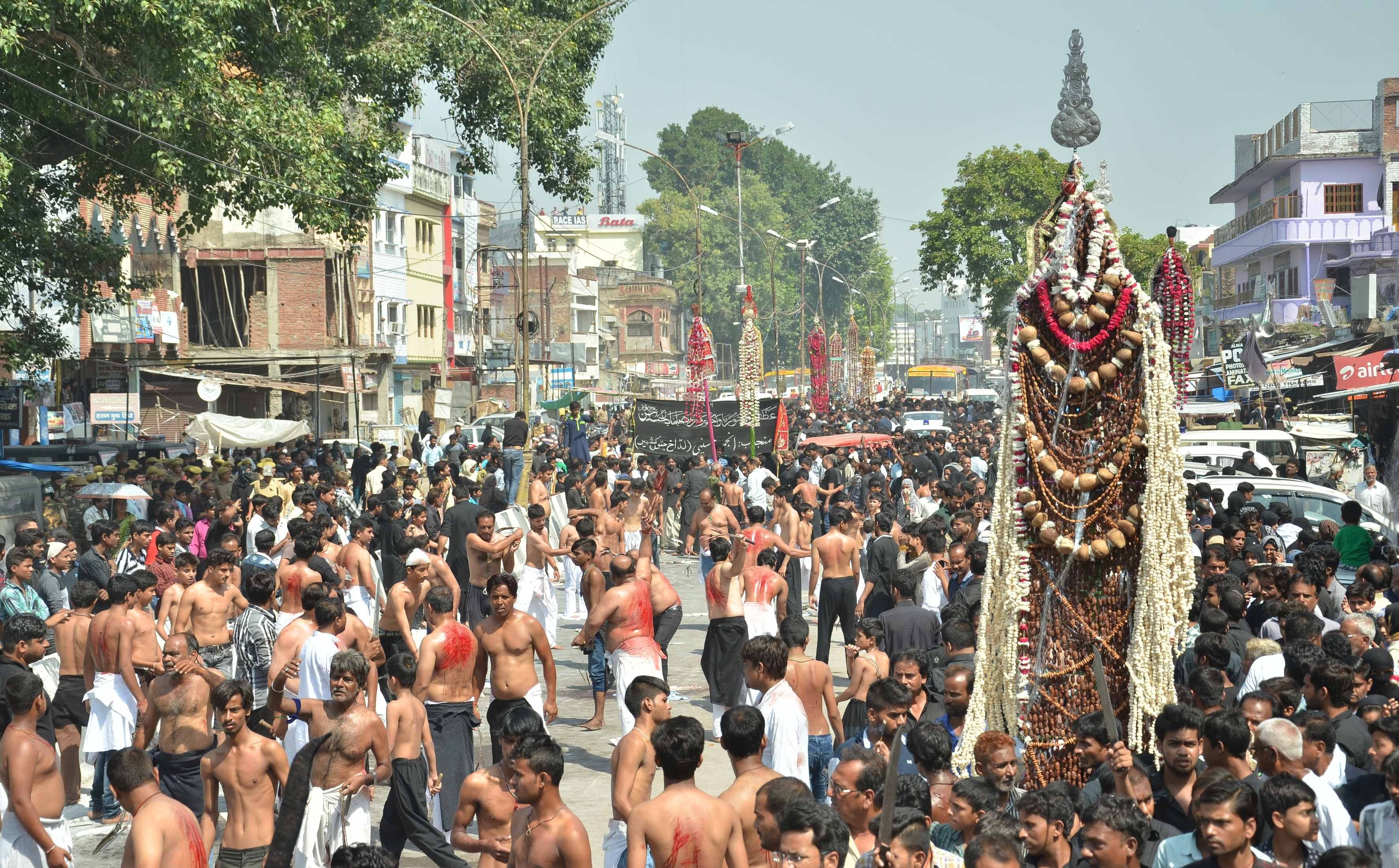 खून से नहाए अजादार:जंजीर, कमा और छूरियों से किया मातम - Pictures Of ...