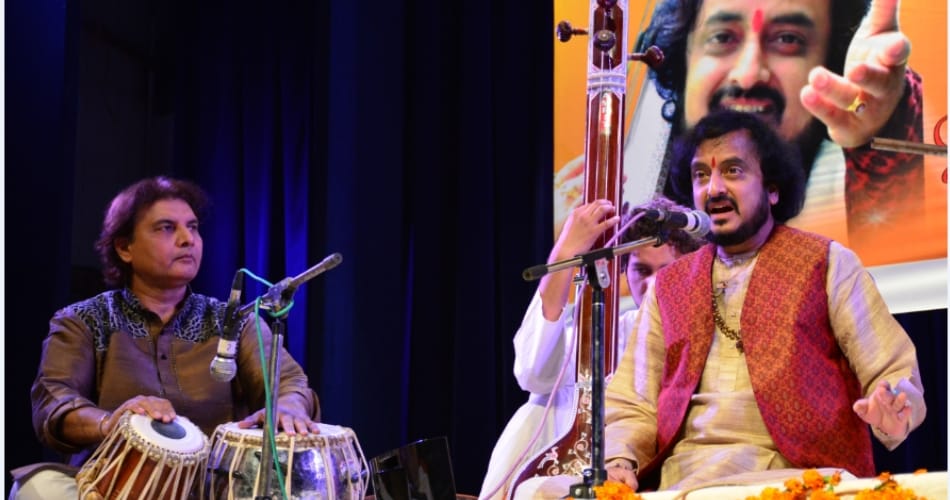 पंडित कैवल्य कुमार ने बिखेरा आवाज का जादू, खिल उठा रोम-रोम - Pandit ...