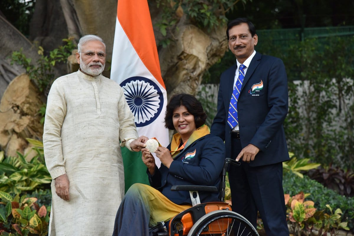 Prime Minister Narendra Modi Felicitate Paralympics Medalist Deepa ...