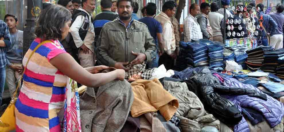 नोटबंदी से जनपथ के कपड़ा बाजार में पचास फीसदी तक गिरावट ...