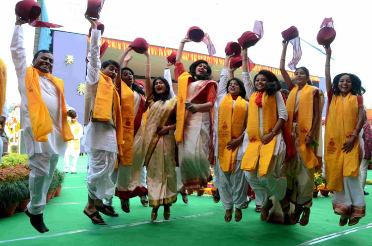 Bhu का दीक्षांत समारोह:104 साल पहले तंबू व बैंगनी गाउन से शुरू हुआ ...