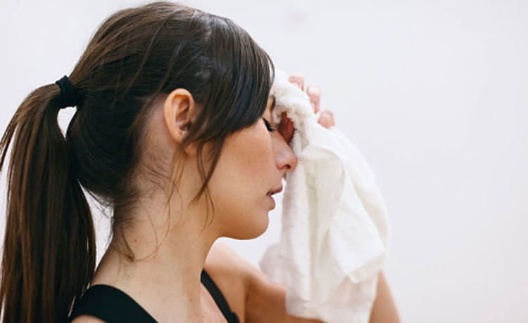 Reasons Of Excessive Sweating In Cold Weather - Amar Ujala Hindi News ...