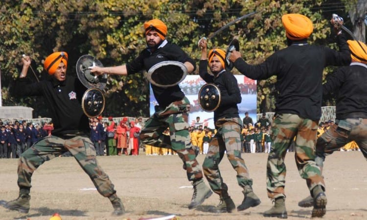 तस्वीरों में देखें, भारतीय सेना की दिलेरी और देश सेवा का जज्बा - Photos ...