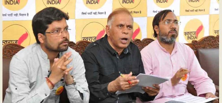 दिल्ली के चुनावी मैदान में उतरने से पहले ही स्वराज इंडिया पार्टी को ...
