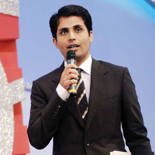 Success Story:छोटे से कमरे से शुरू की कंपनी, आज हैं 34 हजार करोड़ के ...