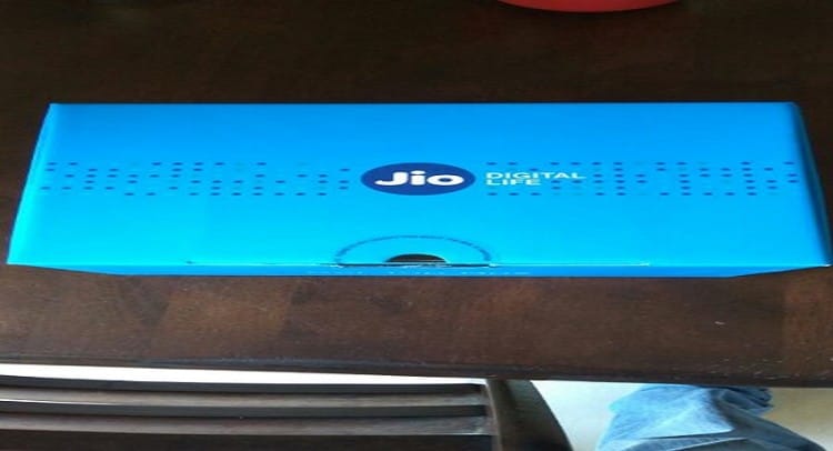 Reliance Jio Starts Distribution Of Jio Setup Box - Amar Ujala Hindi ...