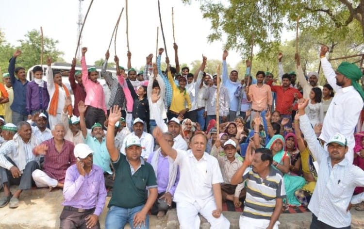 जो न माने झंडे से, वो मानेगा डंडे से... - With No Flagship Flag, He ...