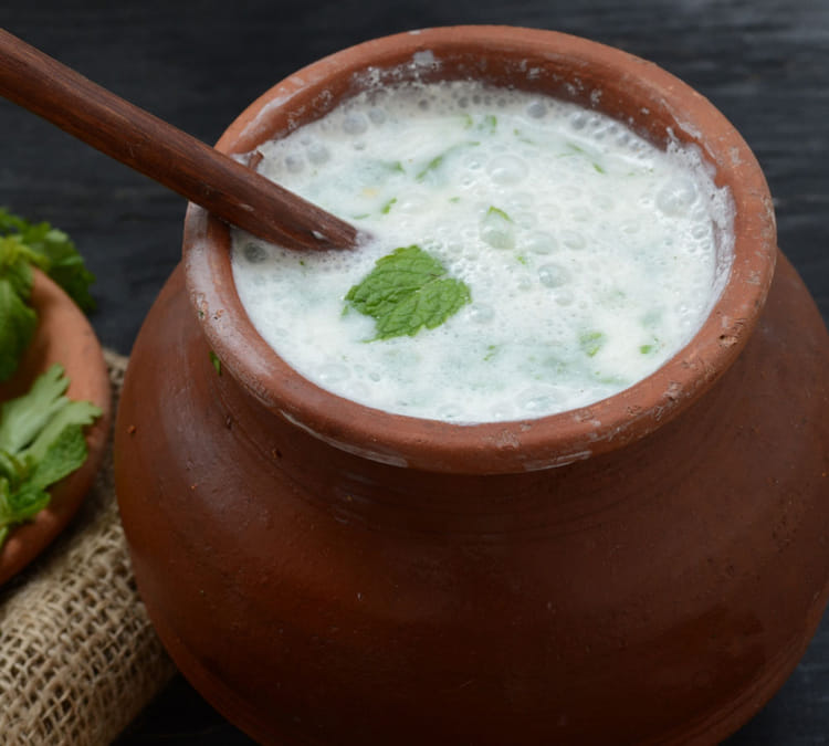 सेहत की बात:गर्मियों में बहुत फायदेमंद है छाछ का सेवन, पर ऐसे लोगों के लिए बढ़ सकती हैं ...