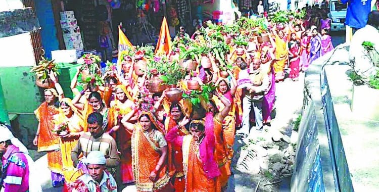कलशयात्रा के साथ कांडा के काली मंदिर मेें रामायण का अखंड पाठ शुरू ...