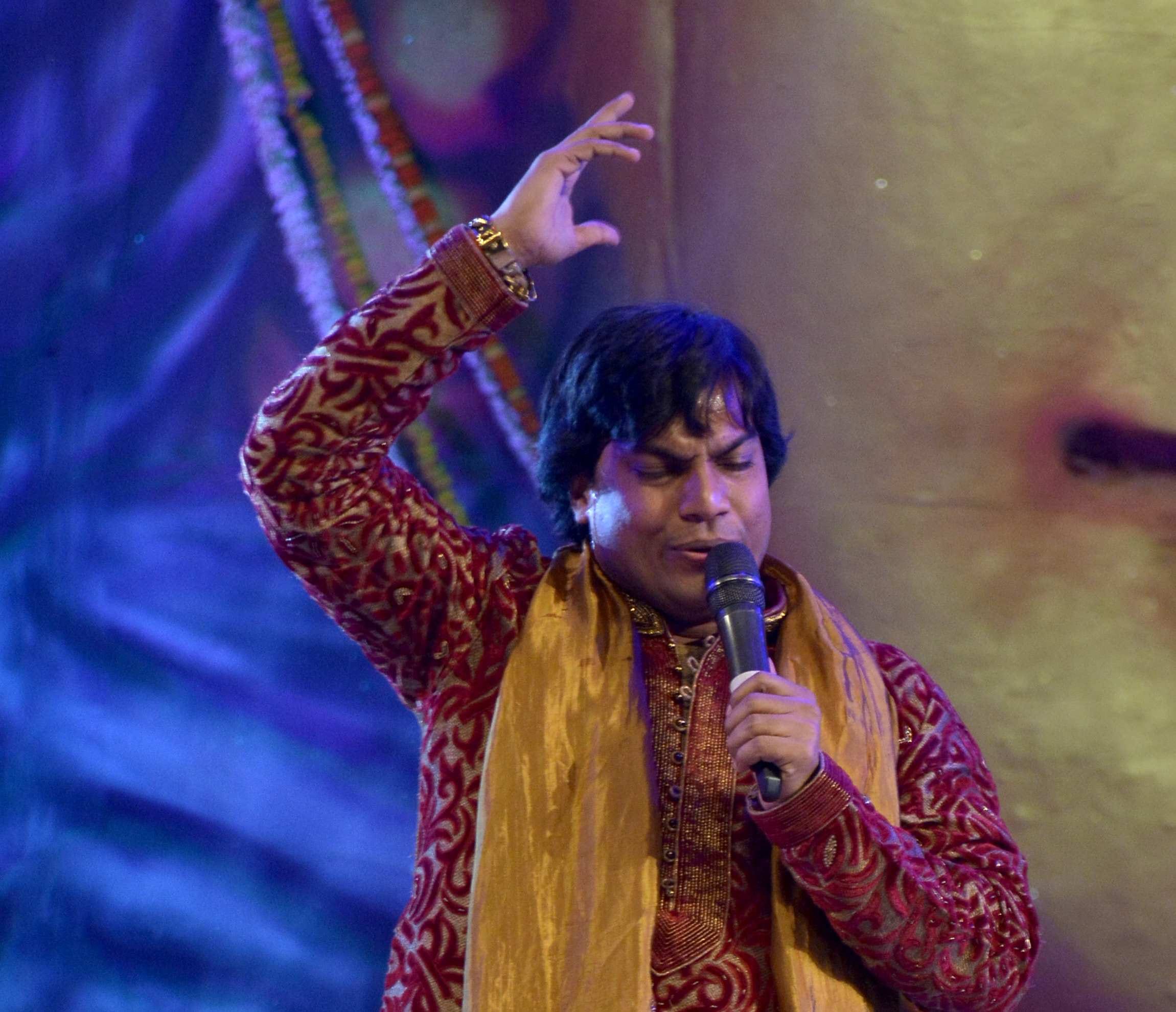 Mohan Rathod 'seiya Rock Star' Of Bhojpuri, A Fire On The Big Screen By ...