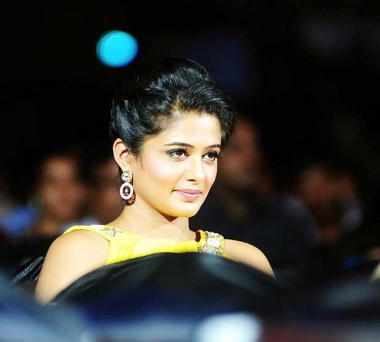 Meet Vidya Balan's Sister And Cousin Priyamani, Priya Balan ...