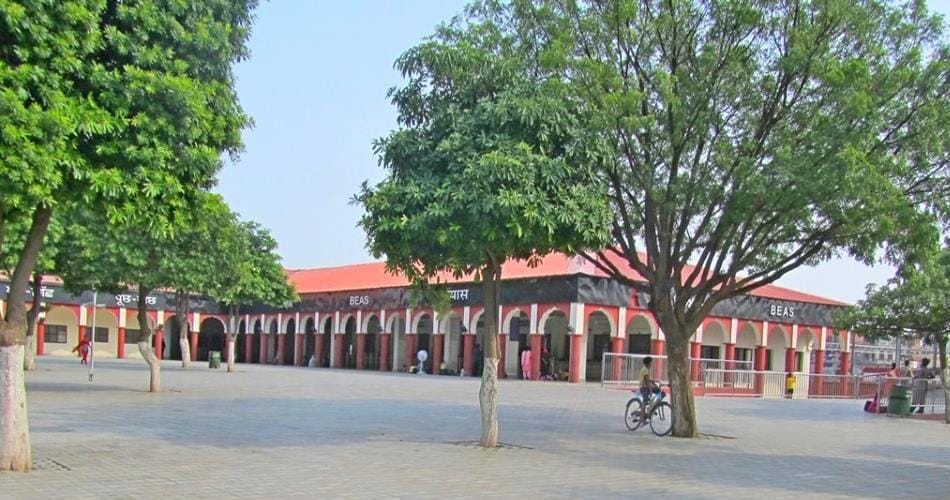 देश का ये स्टेशन सबसे साफ है, जानिए आपके शहर के स्टेशन का हाल - Beas ...
