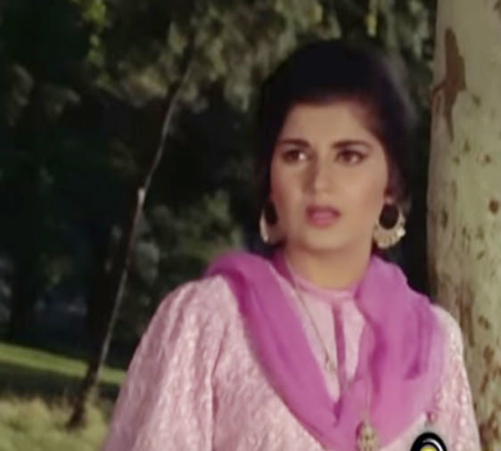 22 साल की उम्र में ही हीरोइनों के लिए खतरा बन गई थी ये एक्ट्रेस, आज ...