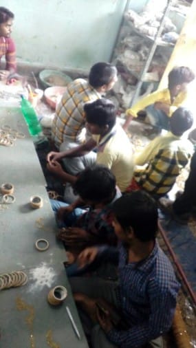 चूड़ी बनाने के कारखाने से 11 बालश्रमिक मुक्त, एक गिरफ्तार - 11 Child ...