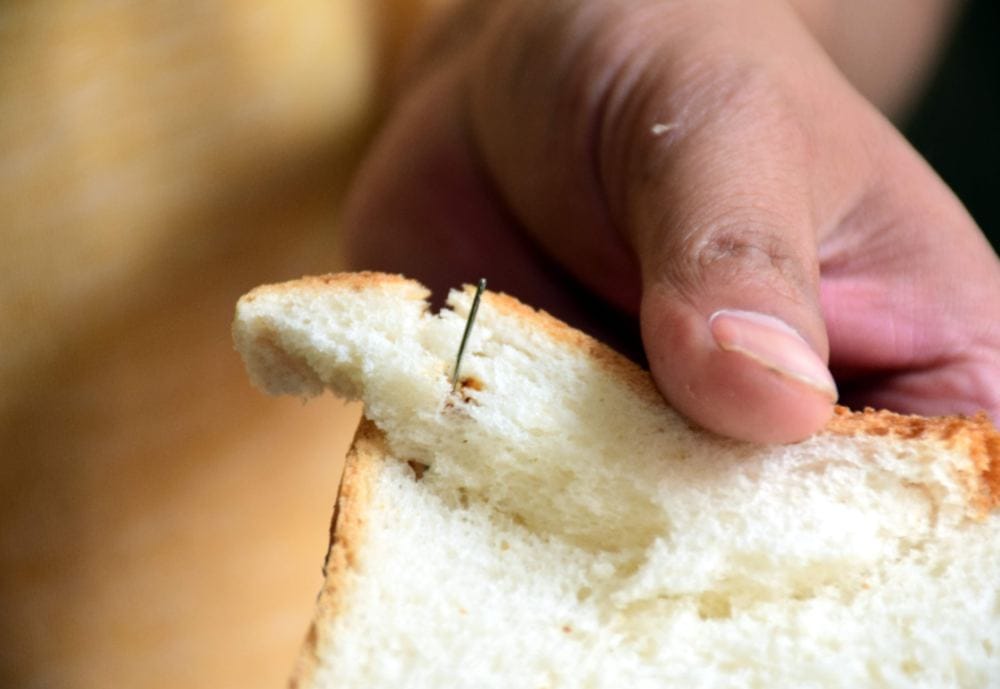 Needle Found In Bread - Amar Ujala Hindi News Live - ब्रेड का पैकेट ...