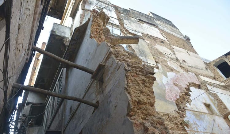 Varanasi Pakke Mahal Old Buildings Are In Danger - Amar Ujala Hindi ...