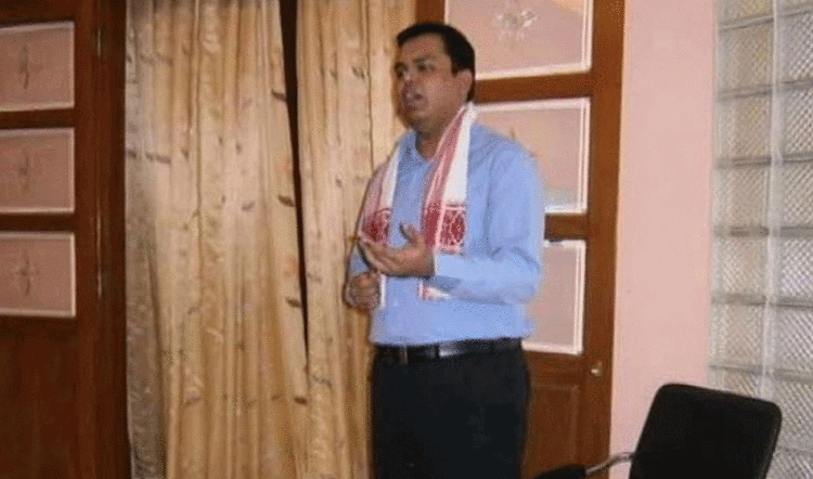 आईएएस ऑफिसर की आत्महत्या के बाद शव देख पत्नी ने कही चौंका देने वाली बात ...