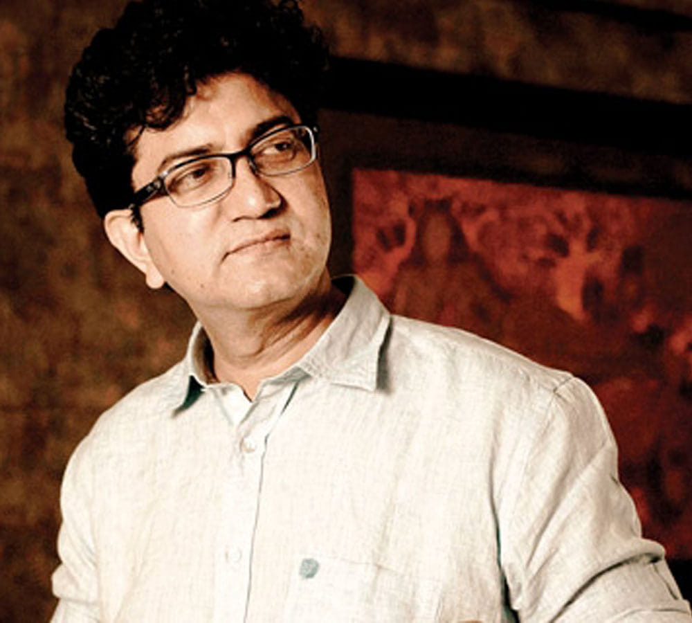 Prasoon Joshi Poem Recitation - Amar Ujala Kavya - गीतकार प्रसून जोशी ...