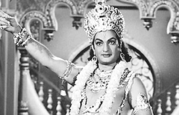 300 फिल्में करने के बाद सीएम बना था ये एक्टर, 17 बार निभाया था कृष्ण का ...