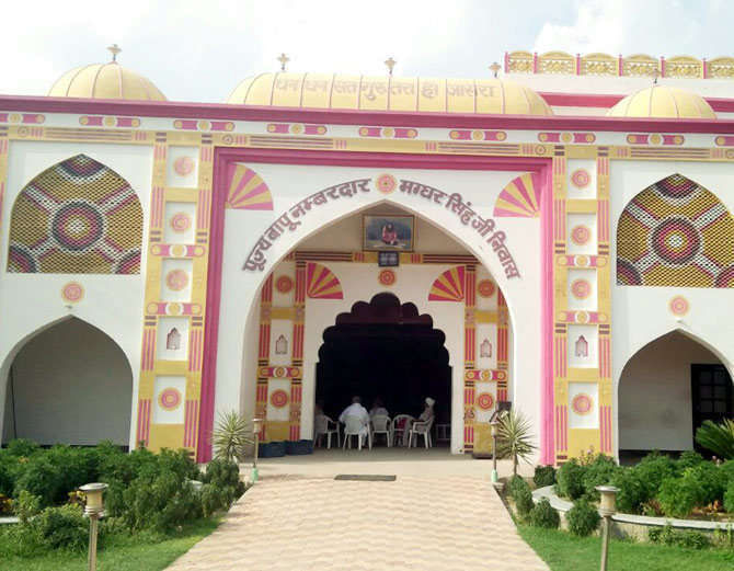 सलाखों के पीछे राम रहीम, मां व पत्नी ने छोड़ा डेरा, पैतृक घर लौंटी ...